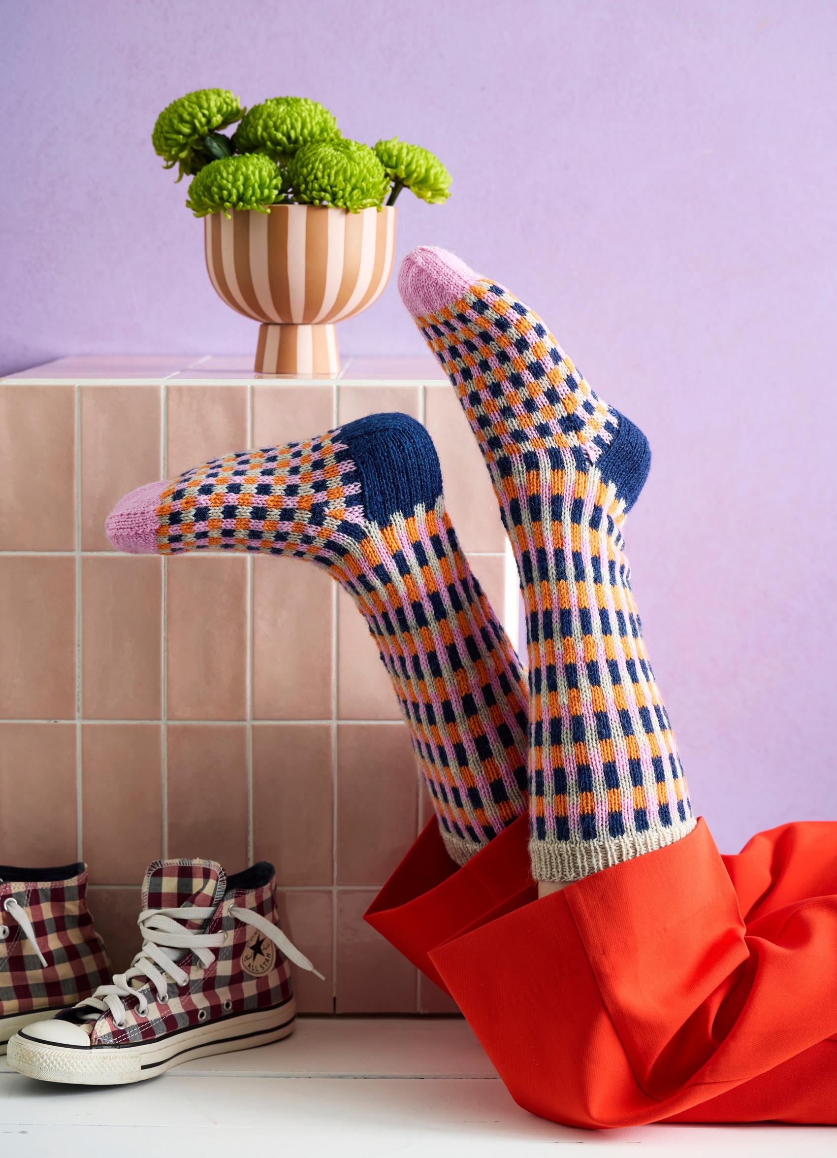 Vertical stripe socks: get the pattern! | Kotona Living