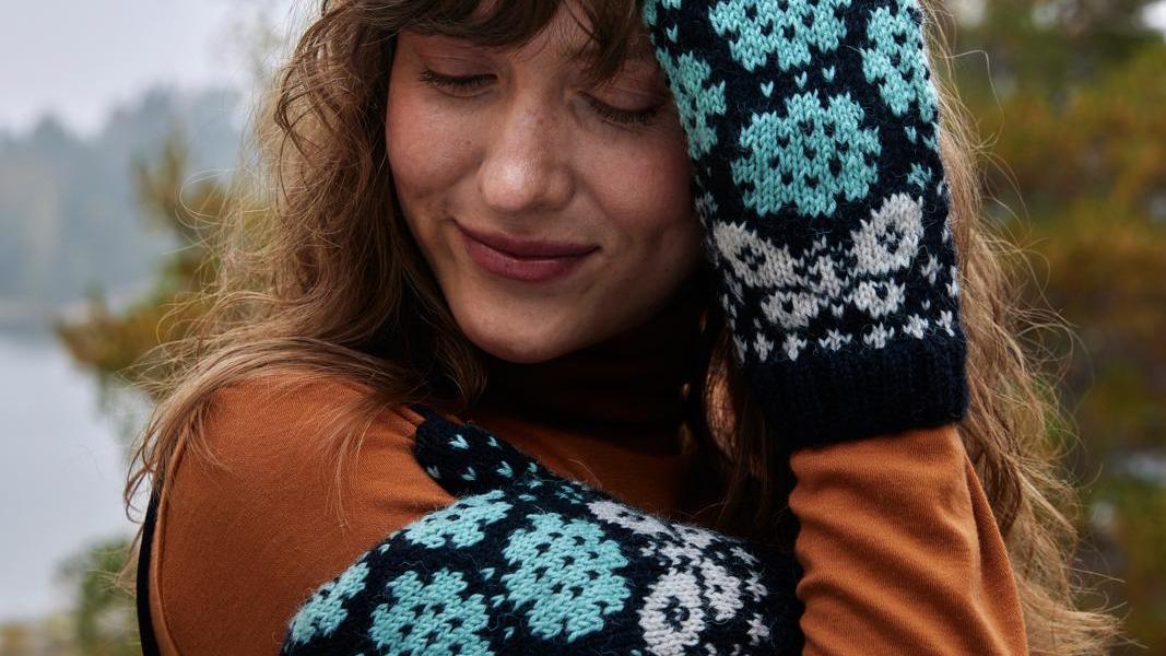 Butterfly mittens—free knitting pattern | Kotona Living
