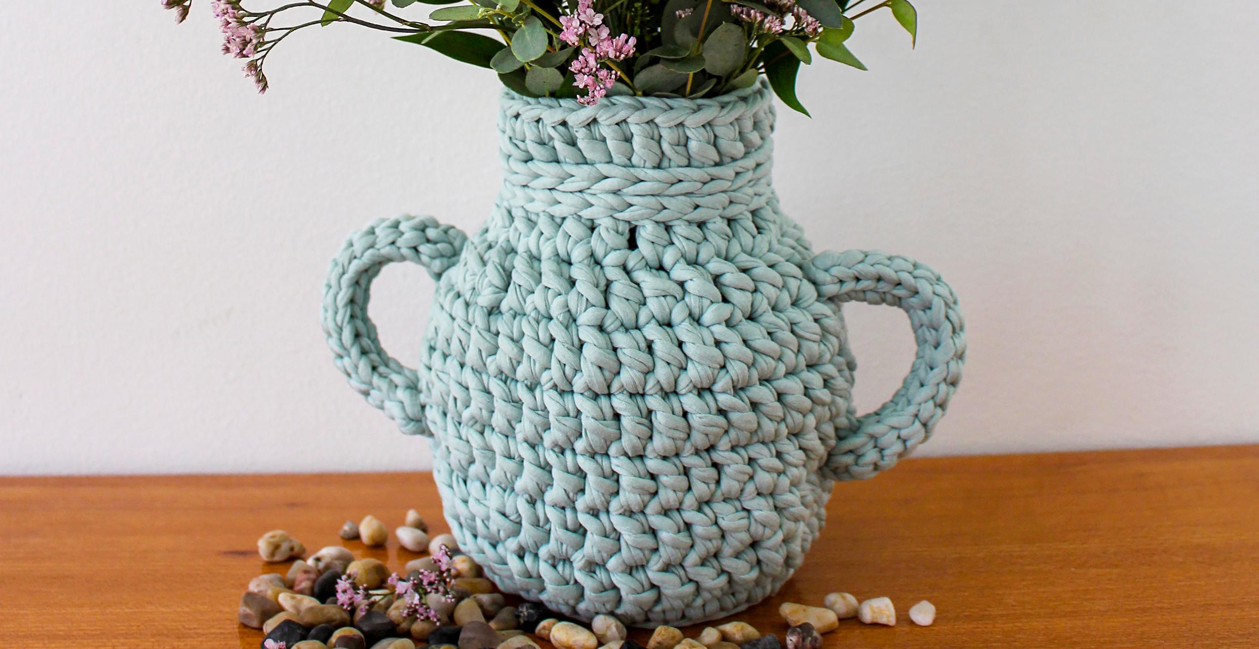 Crocheted vase—see the pattern! | Kotona Living