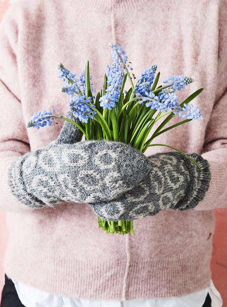 Saimaa ringed seal mittens—get the pattern! | Kotona Living