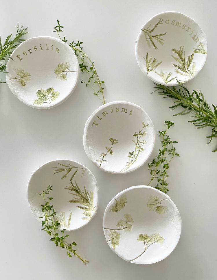 Herb plates from air-dry clay—check out the instructions! | Kotona Living